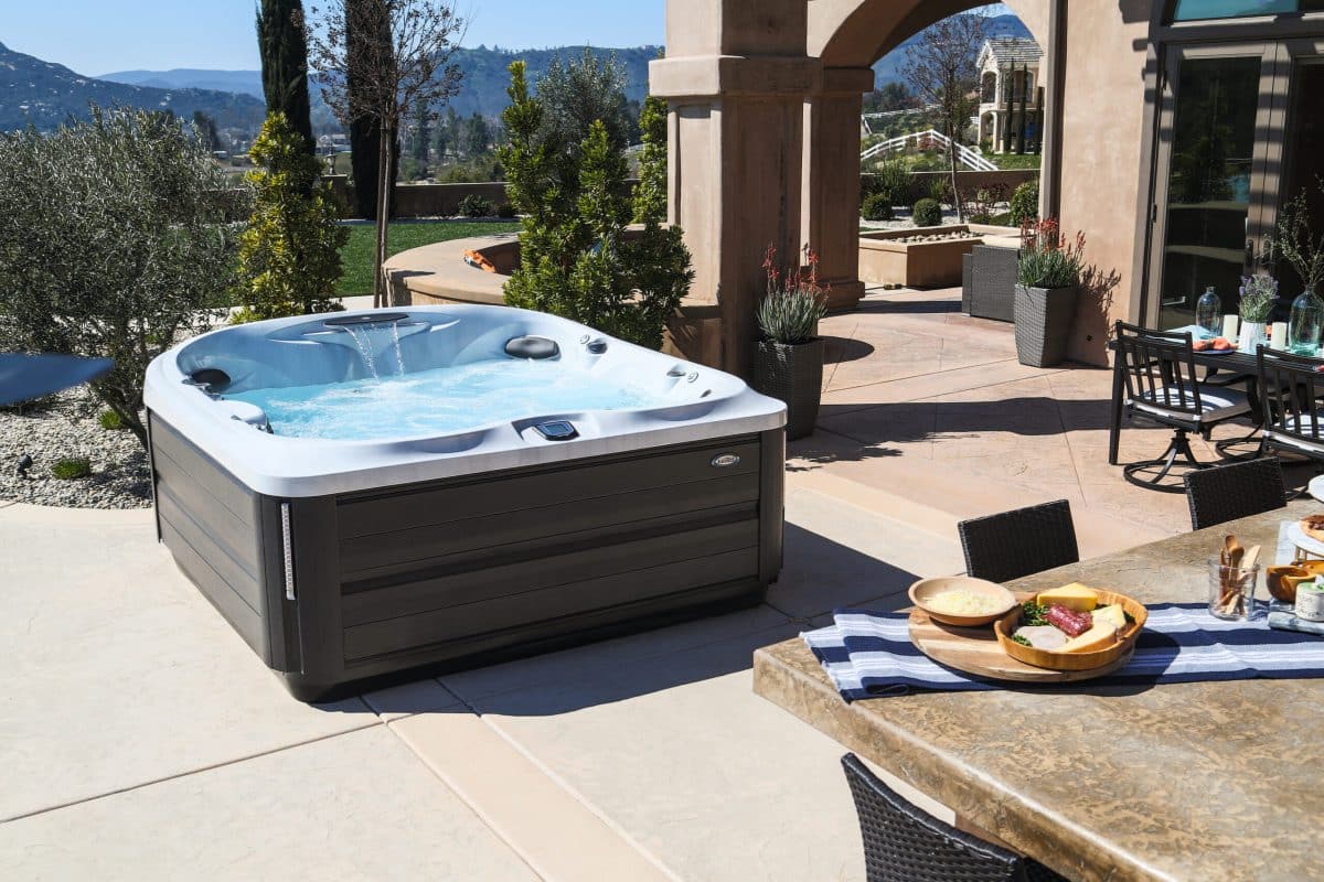 Jacuzzi® J-445™ - JOZON - Whirlpools & sauna's